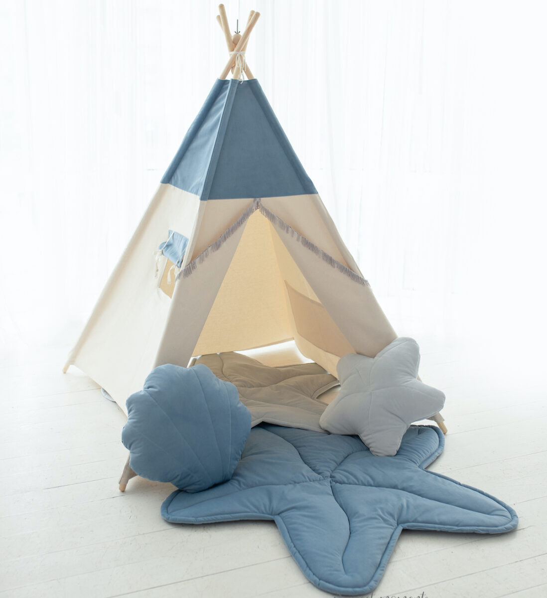Tipi tent Blue Sea, velvet tipi with window - Cozy & Dozy