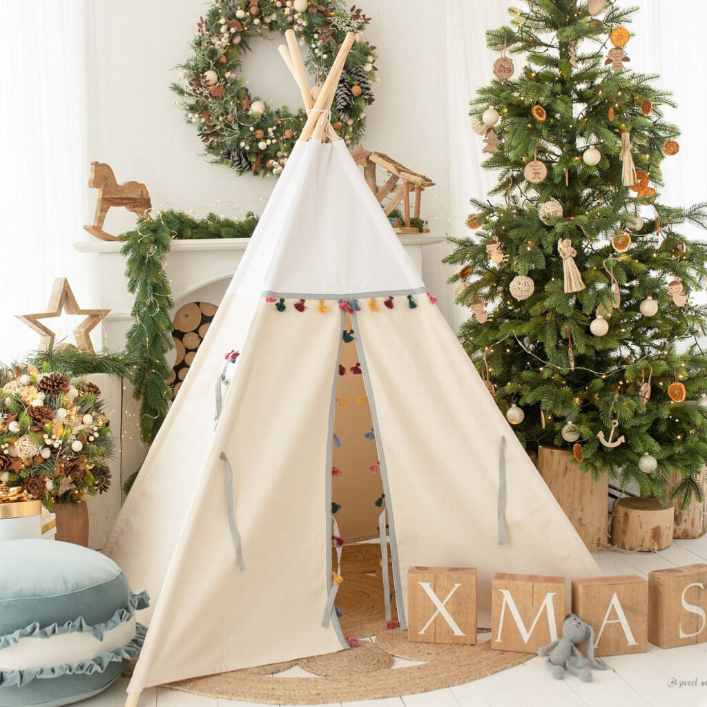 White Tipi tent with tassel - tipi White Boho - Cozy & Dozy