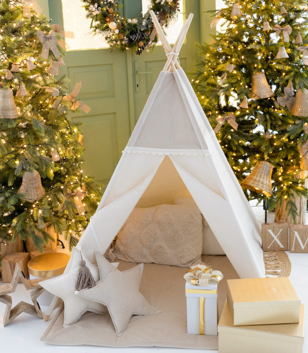 Tipi tent Beige Velvet, set with mat and pillows - Cozy & Dozy