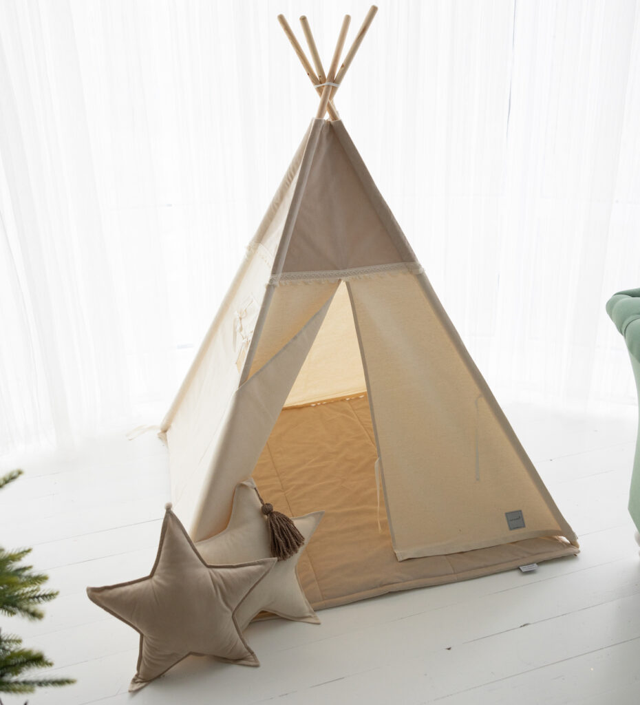 Tipi tent Beige Velvet, set with mat and pillows - Cozy & Dozy