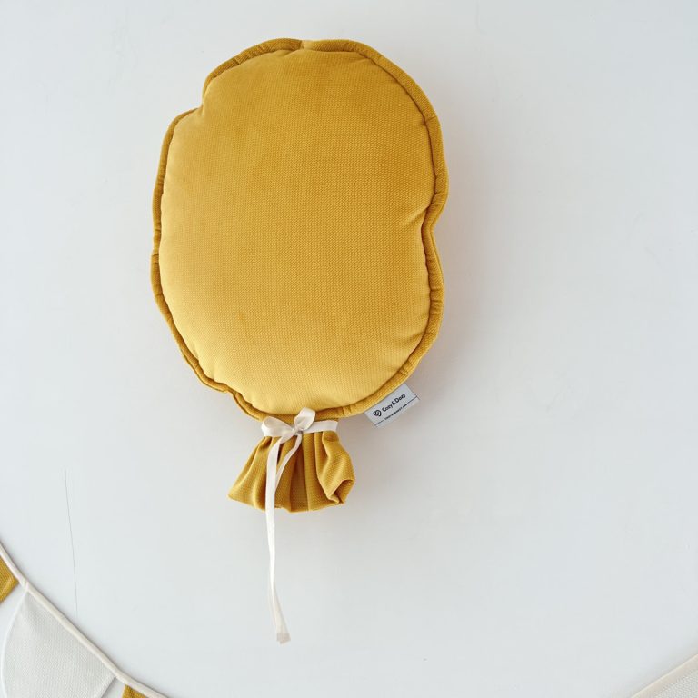 Ballon pillow with garland - Yellow Balloon set - Cozy & Dozy