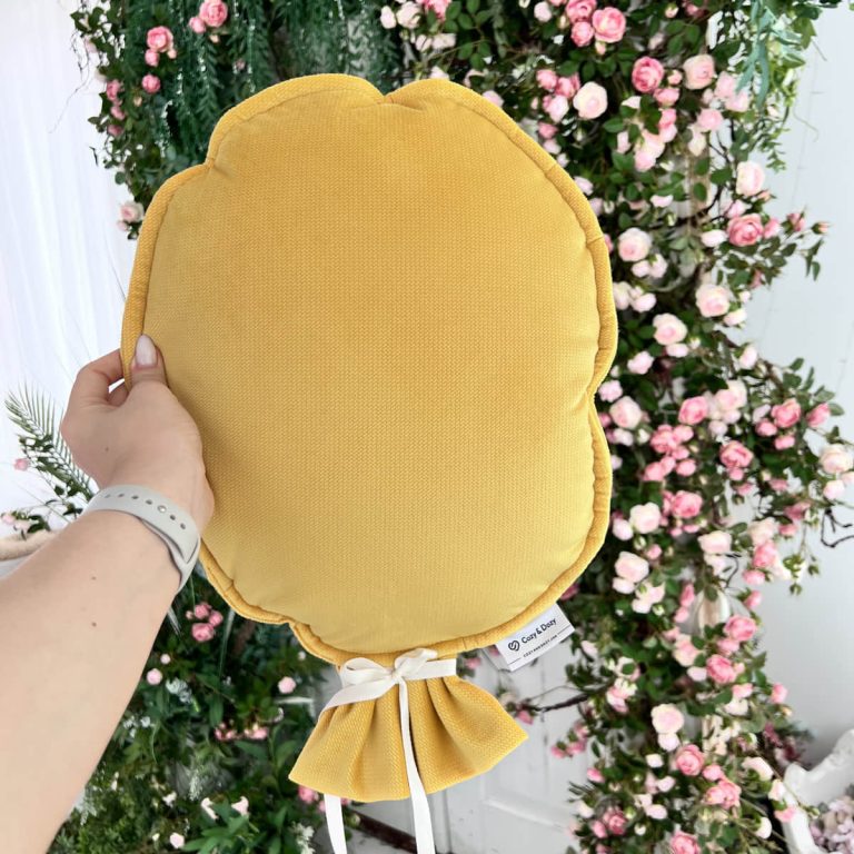 Ballon pillow with garland - Yellow Balloon set - Cozy & Dozy